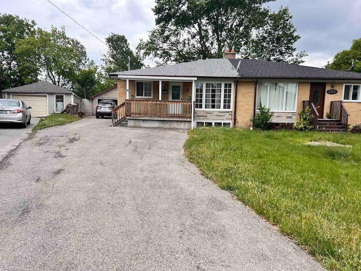 3br Great House With Free Parking In Quiet Area - Ontario