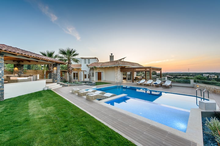 Villa Belle Helene, 4 Bedrooms, Pool, Jacuzzi - Chersonissos