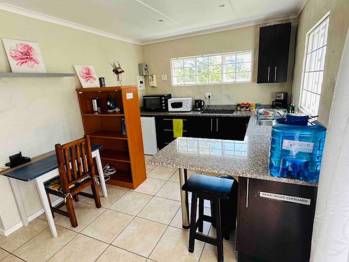 Homey Flatlet In Beacon Bay - East London
