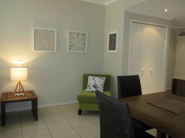 1 Bedroom Apartment Overlooking Pool & Palms - Palm Cove
