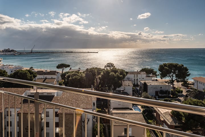 Panoramic of the Palamós bay - Apartments for Rent in Sant Antoni de ...