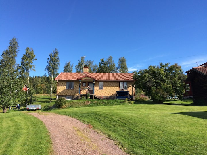 Trevligt Hus Med Vacker Utsikt - Rättvik