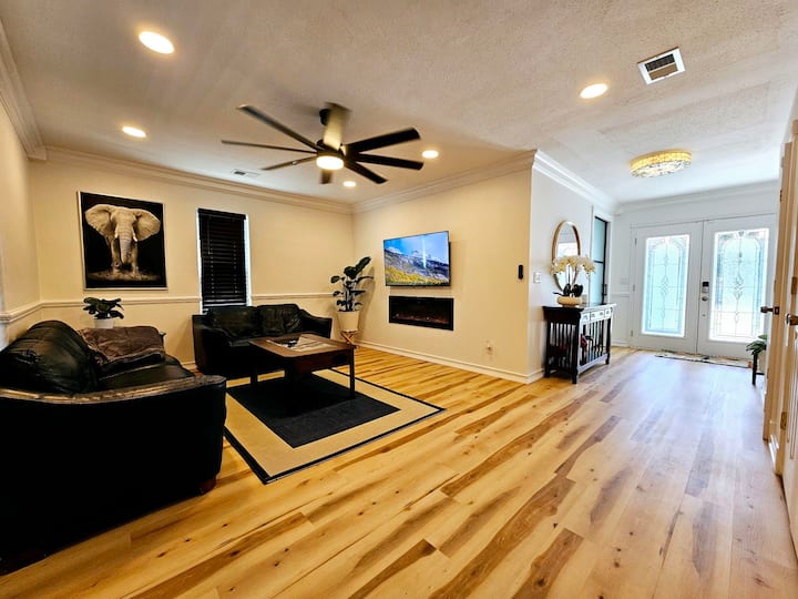 Beachtown Haven - Largo, FL