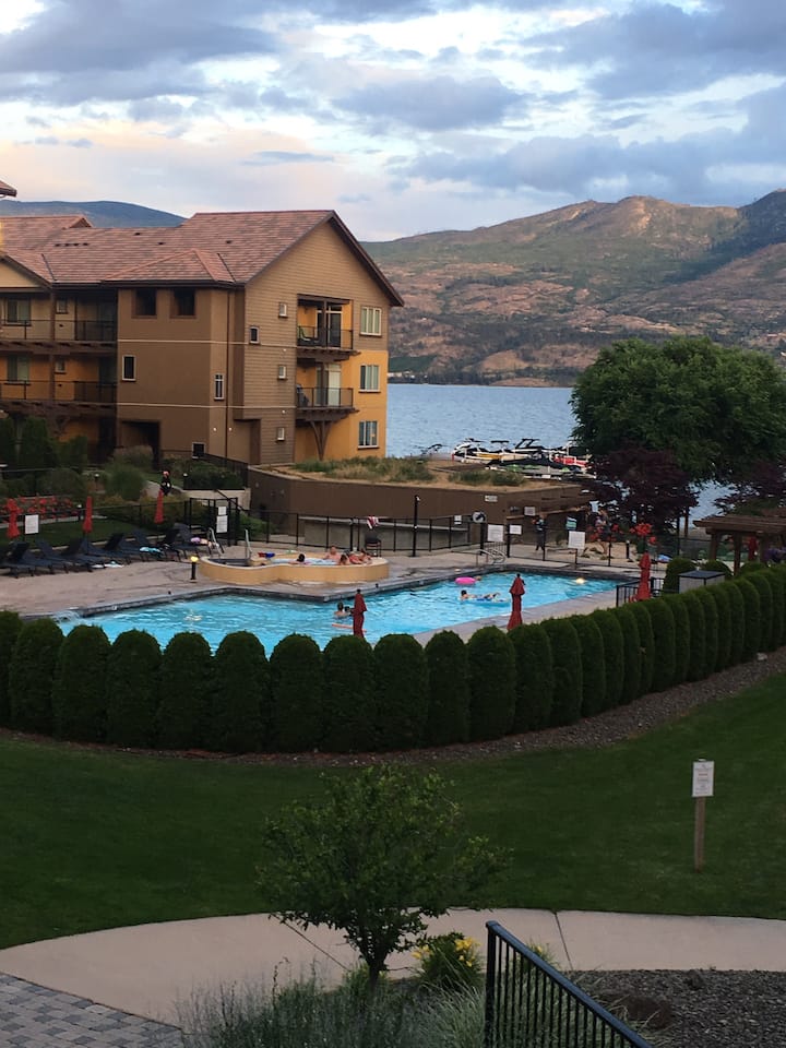 5105 -2 Bed And Den, 1400 Sq' Ground Floor Walkout - West Kelowna