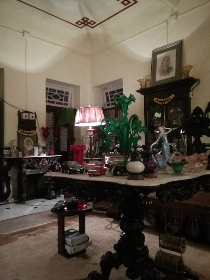 Unique Lodge A Century Old Mansion Cum Mini Museum - Dankuni