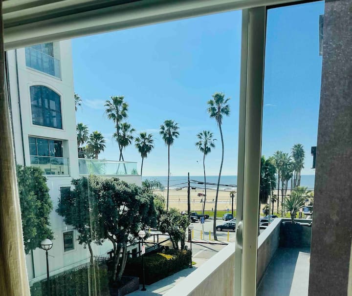Ocean View! One Bedroom Apartment. - Santa Monica, CA