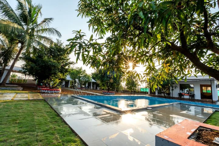Farm Stay - Private Pool And Lawn (Near Morbe Dam) - Karjat
