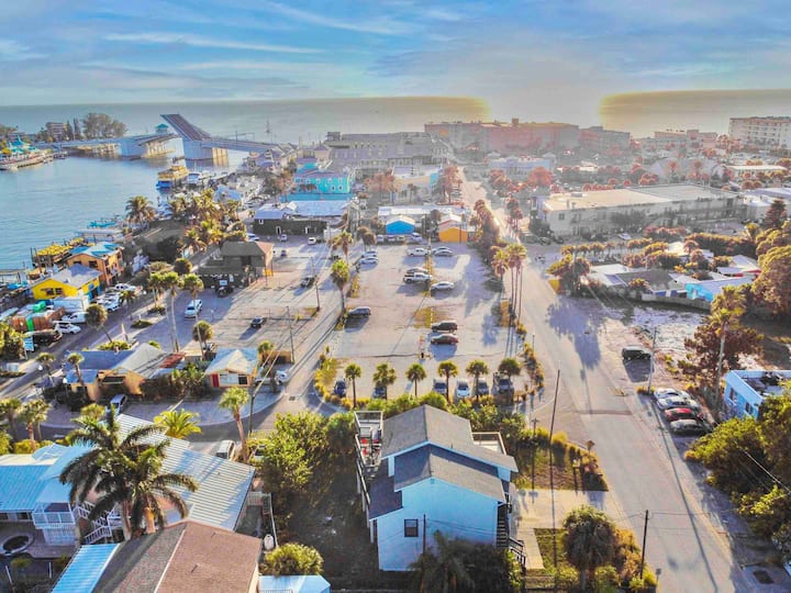 Paradise On The Pass - 360 Rooftop Water Views! - Treasure Island, FL