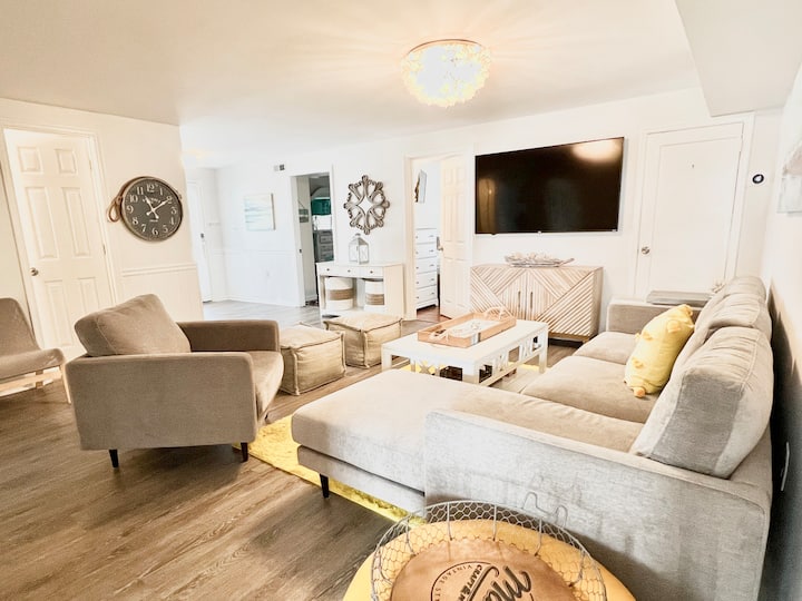 1 Block To Beach, Screened  Porch,4 Parking Spaces - Dewey Beach, DE