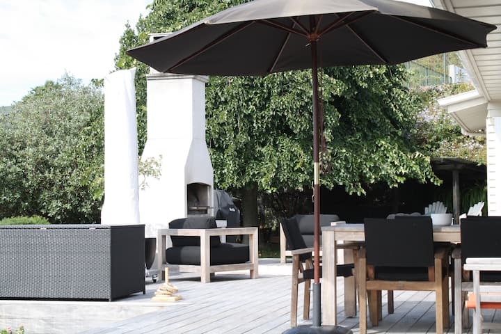 Tainui Treat - Sunny, Warm, Quiet And Views. - Havelock North