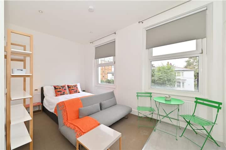 Explore London From This Modern Apartment! - London