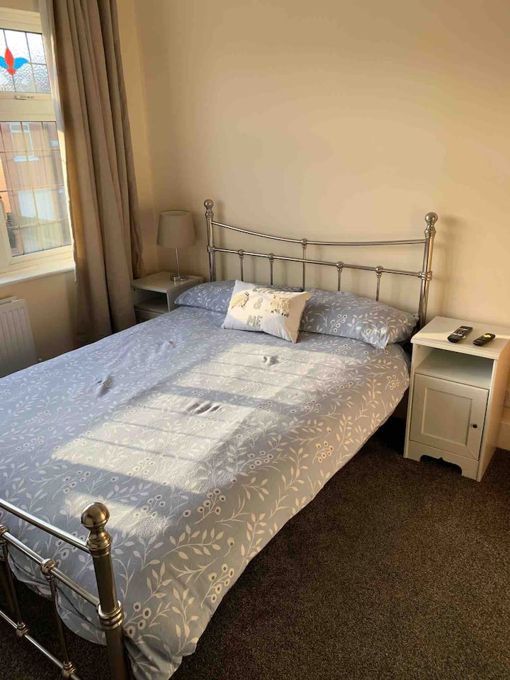 Clean Double Room In A Quiet Residential Area. - Nantwich