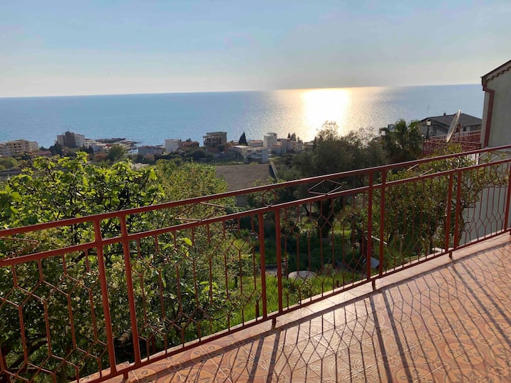 Апартаменты на берегу Адриатики,второй этаж - Montenegro