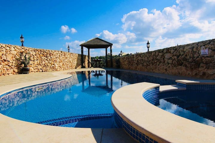 Gozo A Prescindere Farmhouse | Indoor Heated Pool - Málta