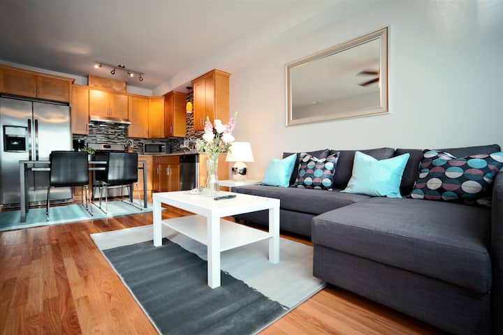Entire 3bed/2bath Condo Near Mccormick & Metro - Chicago, IL