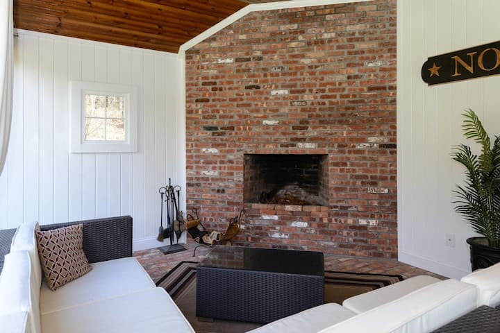 Gorgeous Barnstable Village Home - Barnstable, MA