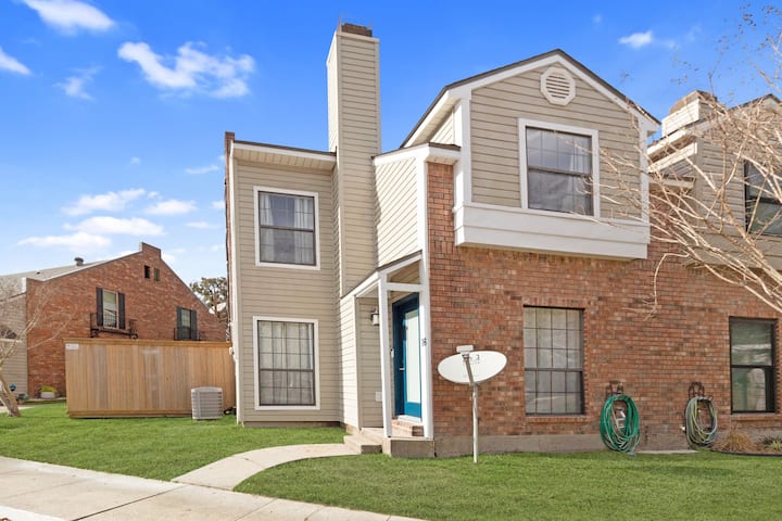 Beautiful 2 Bedroom Townhouse, Close To Everything - Lafayette, LA