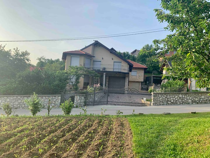 Sarajevo Villa: Garden, Kids’ Pool, Calm Area - Sarajevo