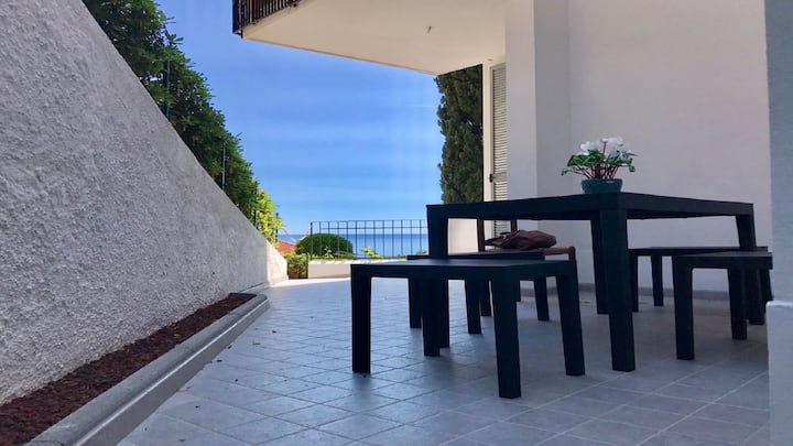 Appartamento Nuovo Con Terrazza Con Vista Sul Golfo A 200 Metri Dal Mare. - Alassio