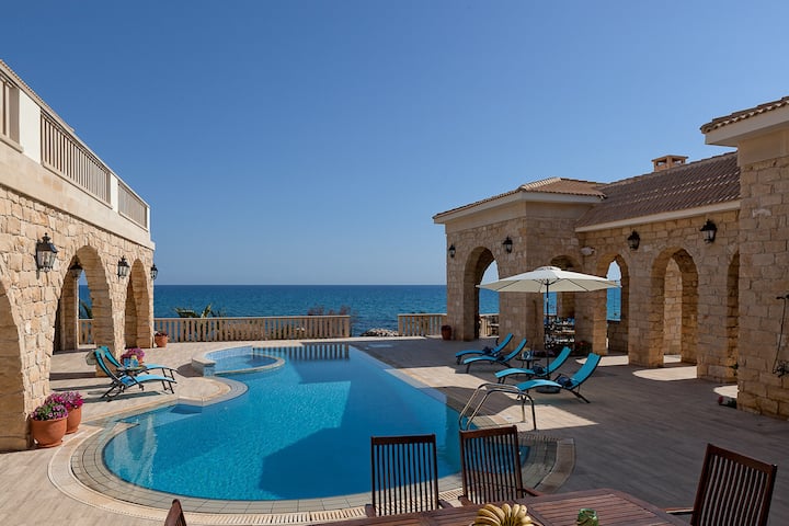 Beach Front - Private - 5 Bedrooms - Chypre