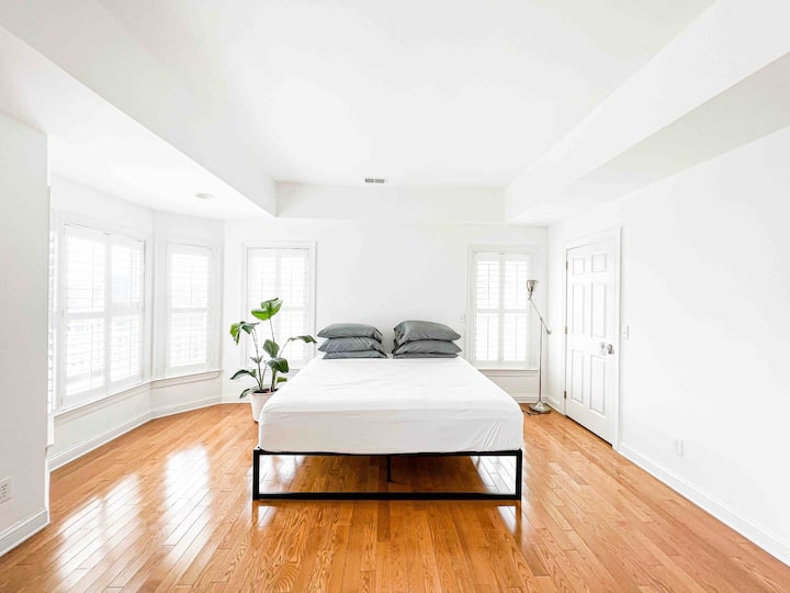 Perfect Cozy Waterfront Zen Vacation Home 4br/3ba - Cheesequake State Park, Matawan