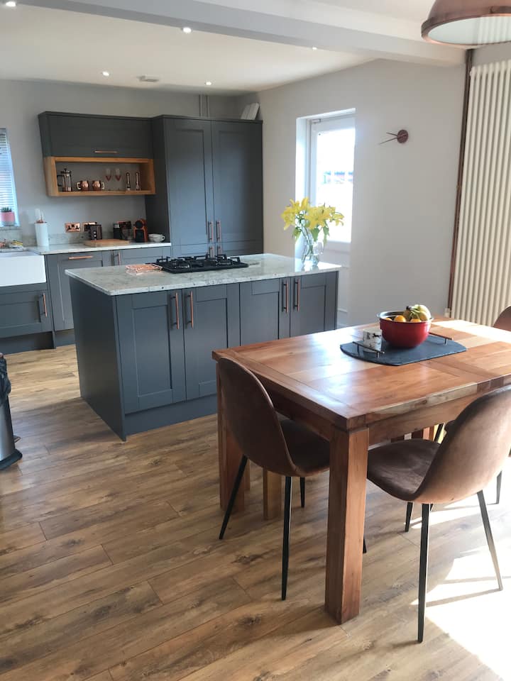 Modern Home With Brand New Landscaped Garden - Gloucester