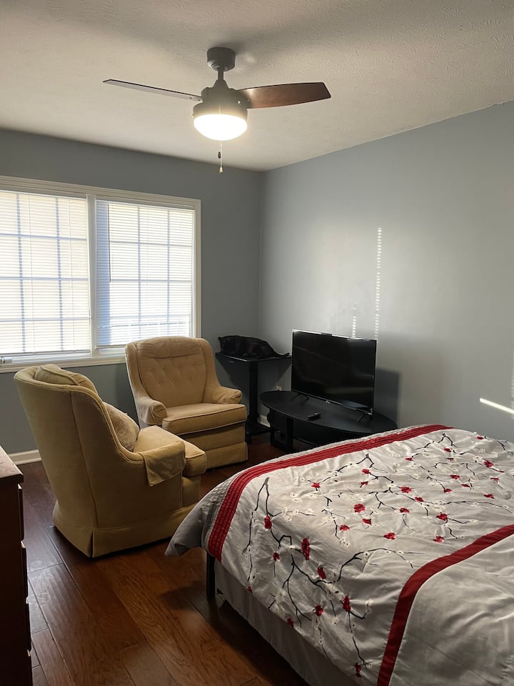 1-bedroom Close To Rivian And Isu - Illinois