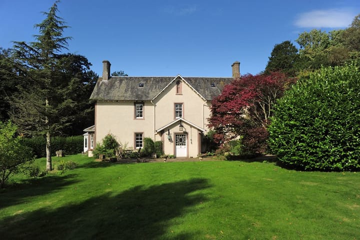 Stunning Pet Friendly House For 12 With Hot Tub - Crieff