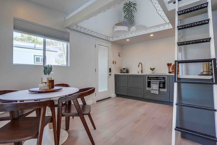 Private Not-so-tiny Home - Yard & Dogs Ok - Hollywood, CA