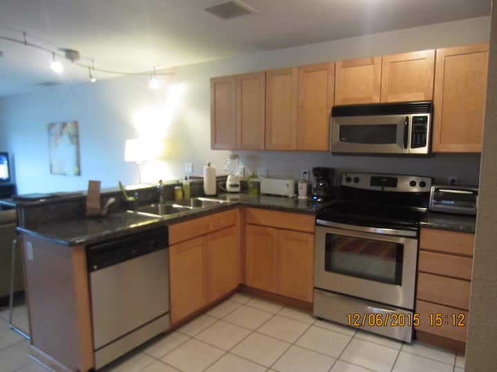 Waterfront Pearl Modern Large Home Away From Home - Portland, OR