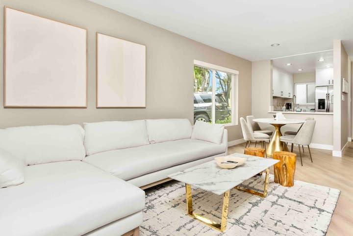 Gorgeous Serene Luxury Condo | Gym+pool+ac+parking - San Diego, CA