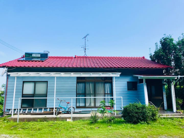 海に沈む夕陽が望める小高い丘の上にある平屋の小さな一軒家 です - 上天草市