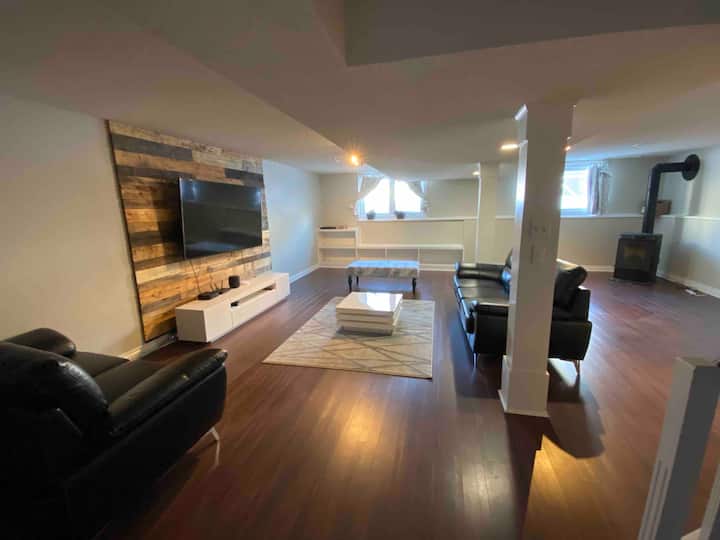 1bed Cozy Retreat & Spacious Lounge - Great Slave Lake
