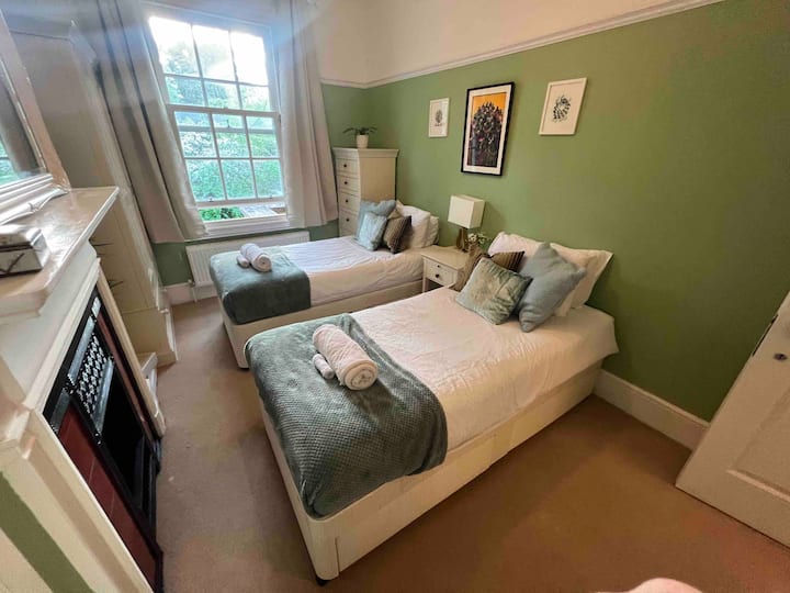 The Victorian Room 1 - Surbiton