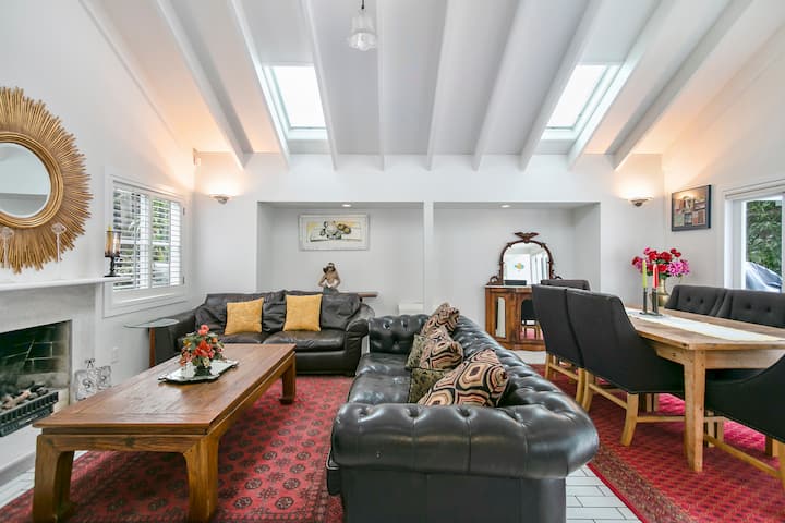 Experience Simple Luxury In Auckland's Top Suburb - Auckland