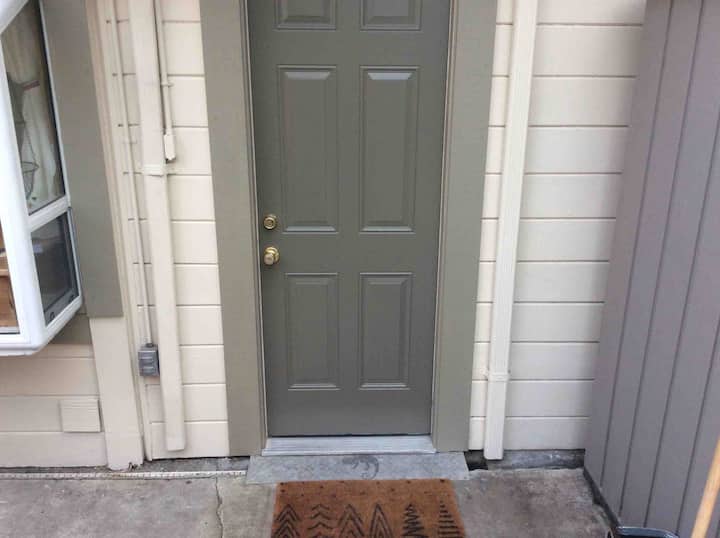 Super Value! W/private: Entry, Bath, Kitchenette - Concord