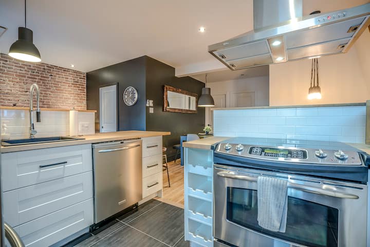 Perfect Style And Location - Quebec City