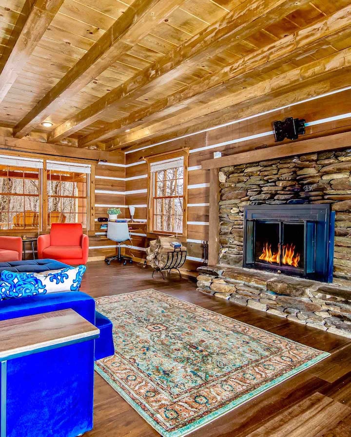 Log Cabin~ Hot Tub ~ Fireplace~ Pets Welcome- Wifi - Chimney Rock, NC