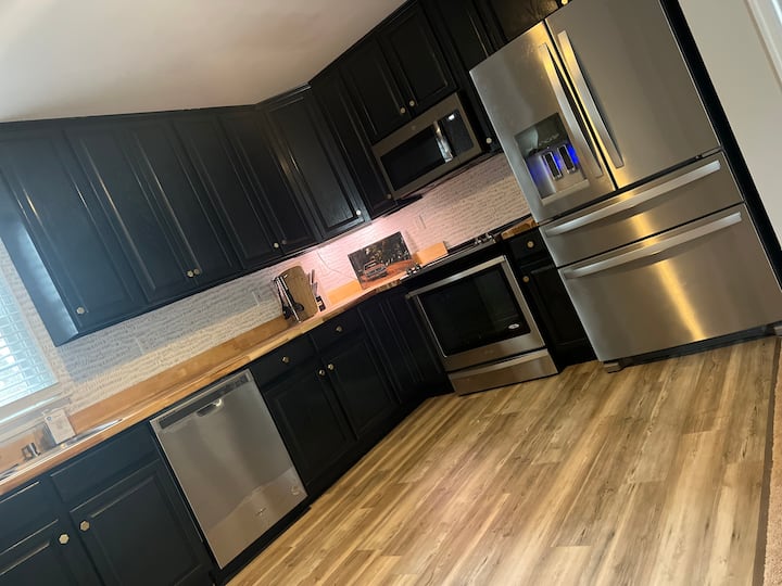 Best In-law Suite In Town - Metro Richmond Zoo, Moseley