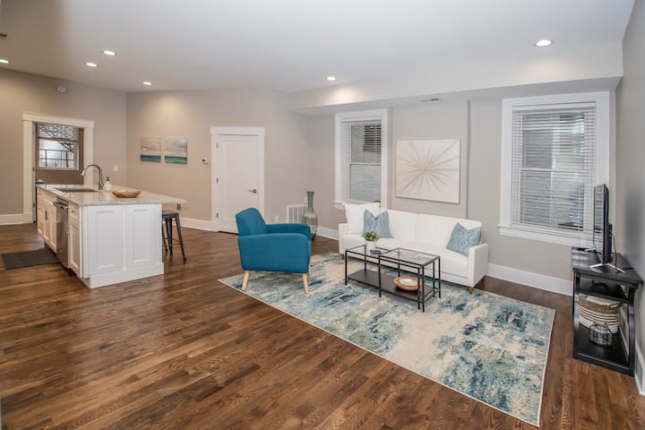 Gorgeous Condo Downtown, Gated Parking Included! - Cincinnati