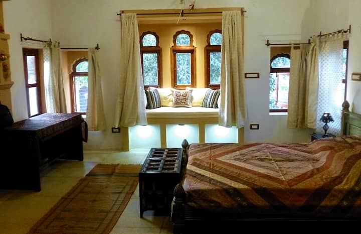 Hamari Haveli Deluxe Front Room - ジャイサルメール
