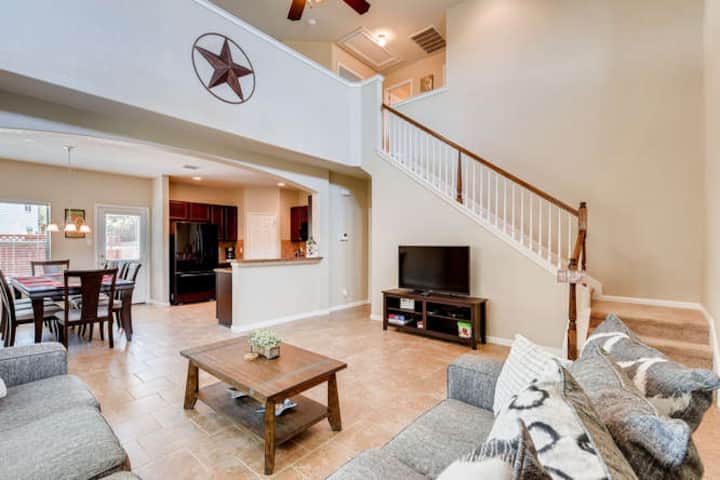 *Open*pool/park Access*#5 Bmt/seaworld/sixflags - San Antonio, TX