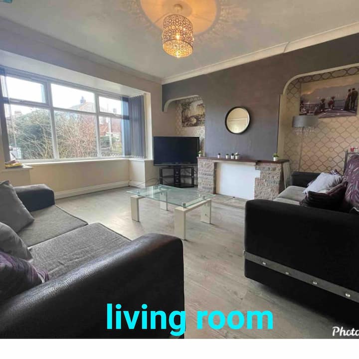 Cheerful 3 Bed Semi-detached Property - Bradford, United Kingdom