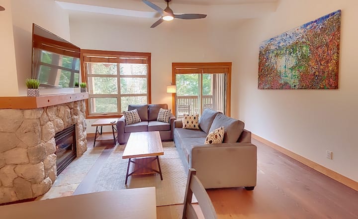 Mountain Star: Ski-in/ski-out + Private Hot Tub! - Whistler