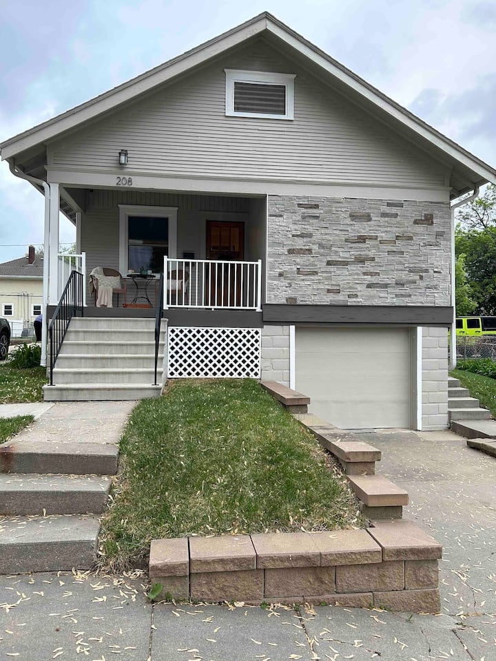 Charming, Cozy Villa—7 Minutes To Cws! - Omaha, NE