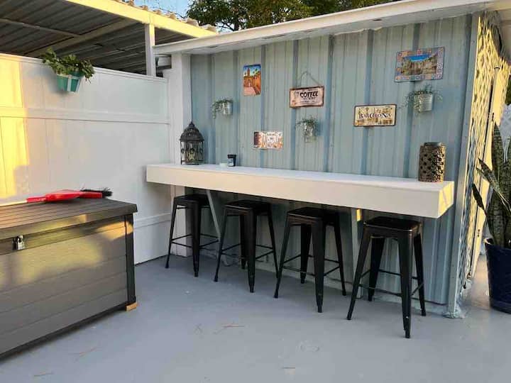 Spacious 2/2 Villa W/ Air Purifier & Reading Nook - Pinellas County, FL