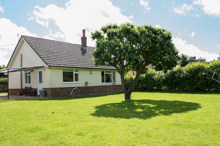 Peaceful Detached Bungalow In Rural Idyll - Dorset