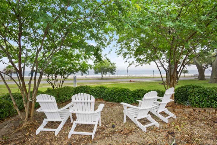 Beach Condo, Mins From Casinos, Va And Keesler Afb - Biloxi, MS