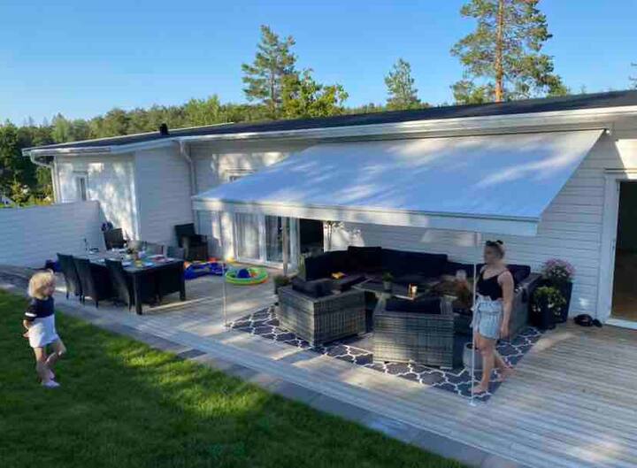 Stor Familjevilla Med Pool Och Härlig Uteplats - Tumba