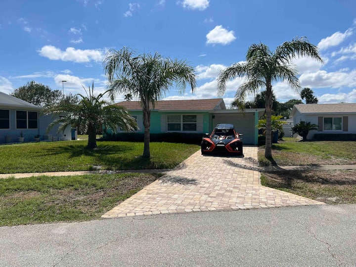 Beach Cottage - Ormond Beach, FL